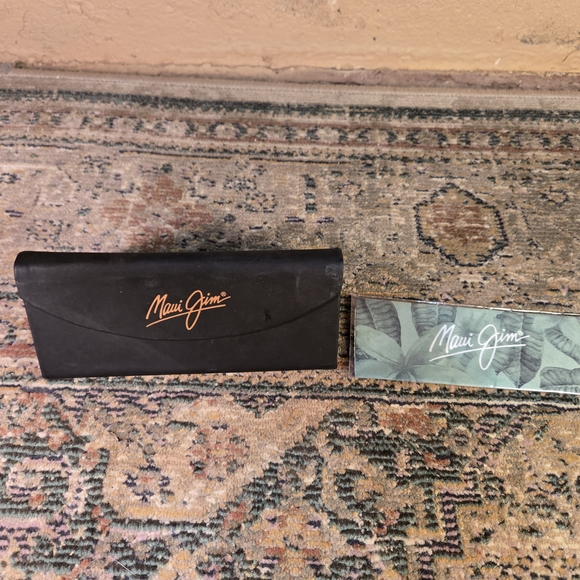 Maui Jim | Accessories | Maui Jim Sunglasses Case Black And Green ...